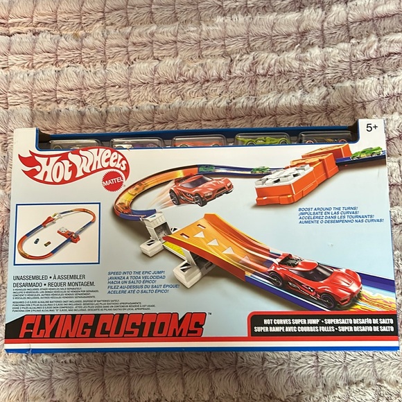 Mattel | Toys | Hot Wheels Curve Super Jump Track Set Comes With 5 Cars ...